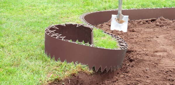 Lawn Edging Ideas for Perfect Borders - Primrose Garden Club | Expert ...