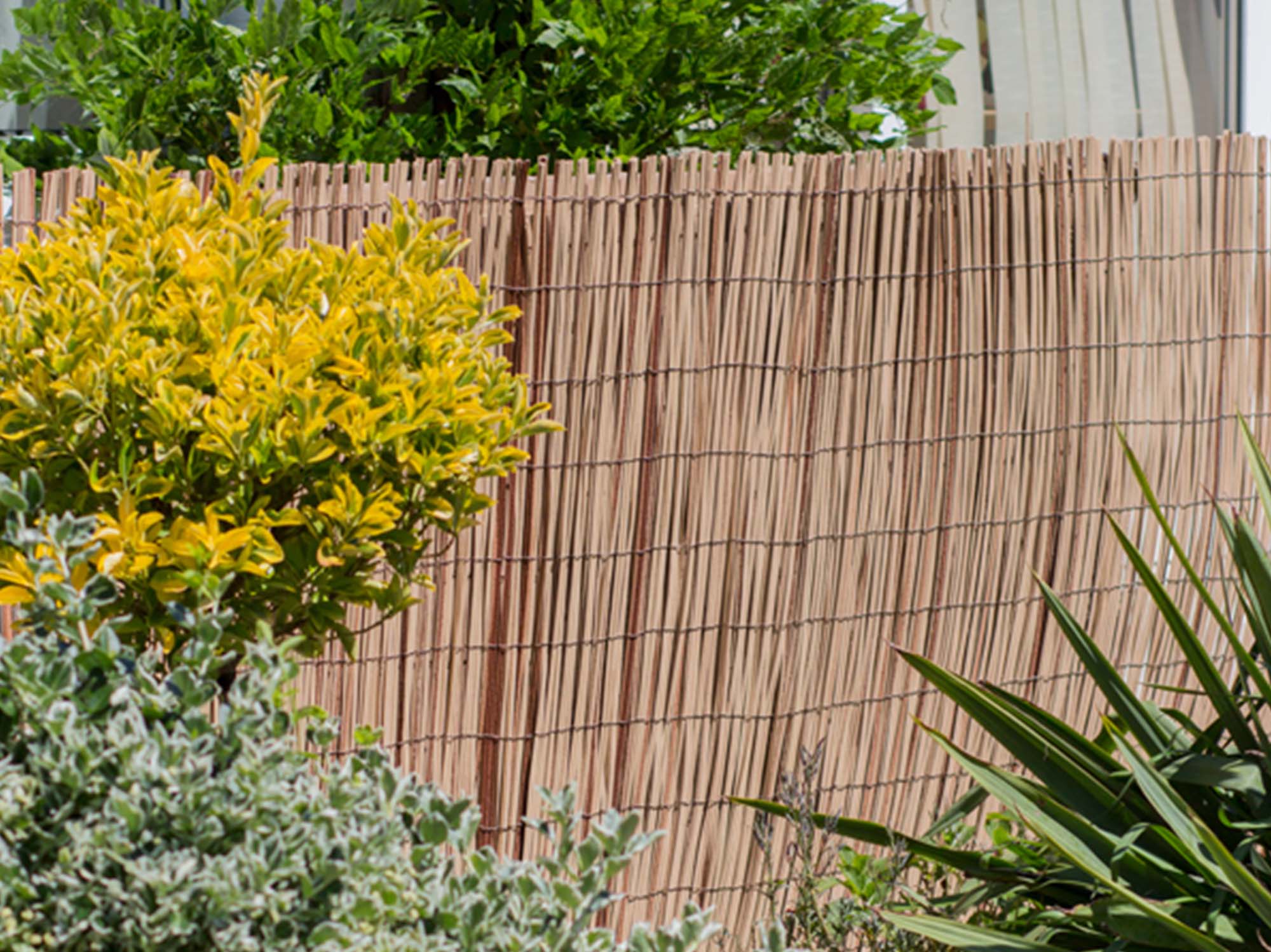 Natural Fencing Ideas for Your Garden - Primrose Garden Club | Expert ...